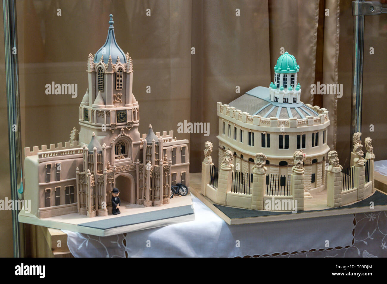 Handmade cake models of Christ Church College and the Sheldonian ...