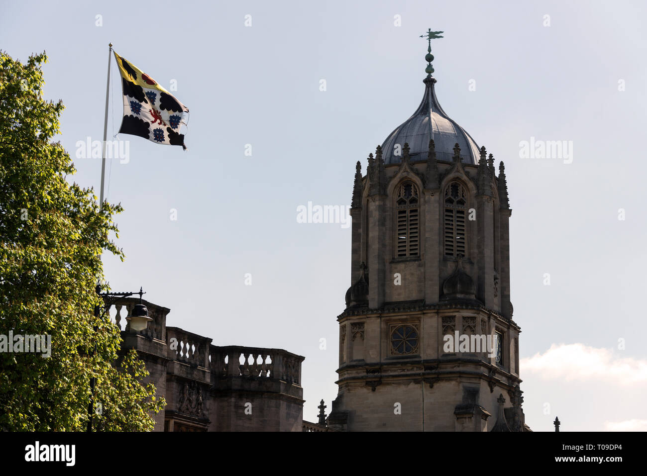 Christ Church college Flag at Christ Church college and the Tom Tower ...