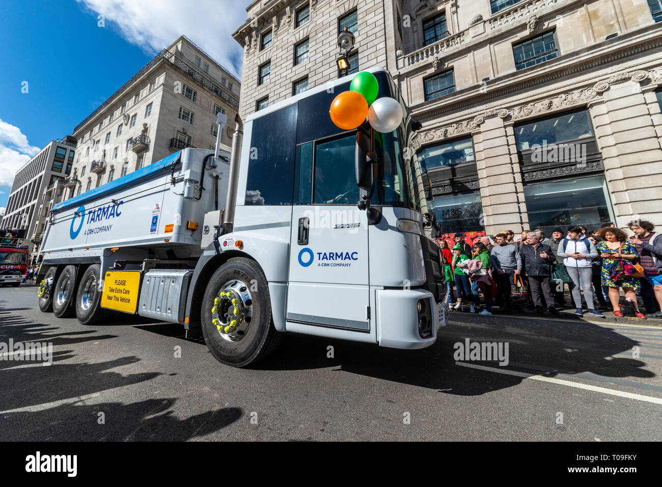 Tarmac lorry hi-res stock photography and images - Alamy
