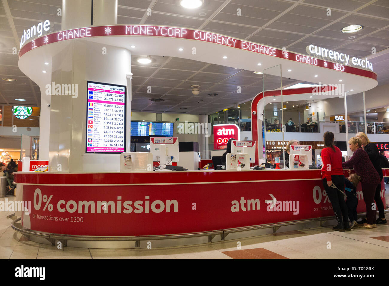London foreign currency exchange bureau de change hi-res stock ...
