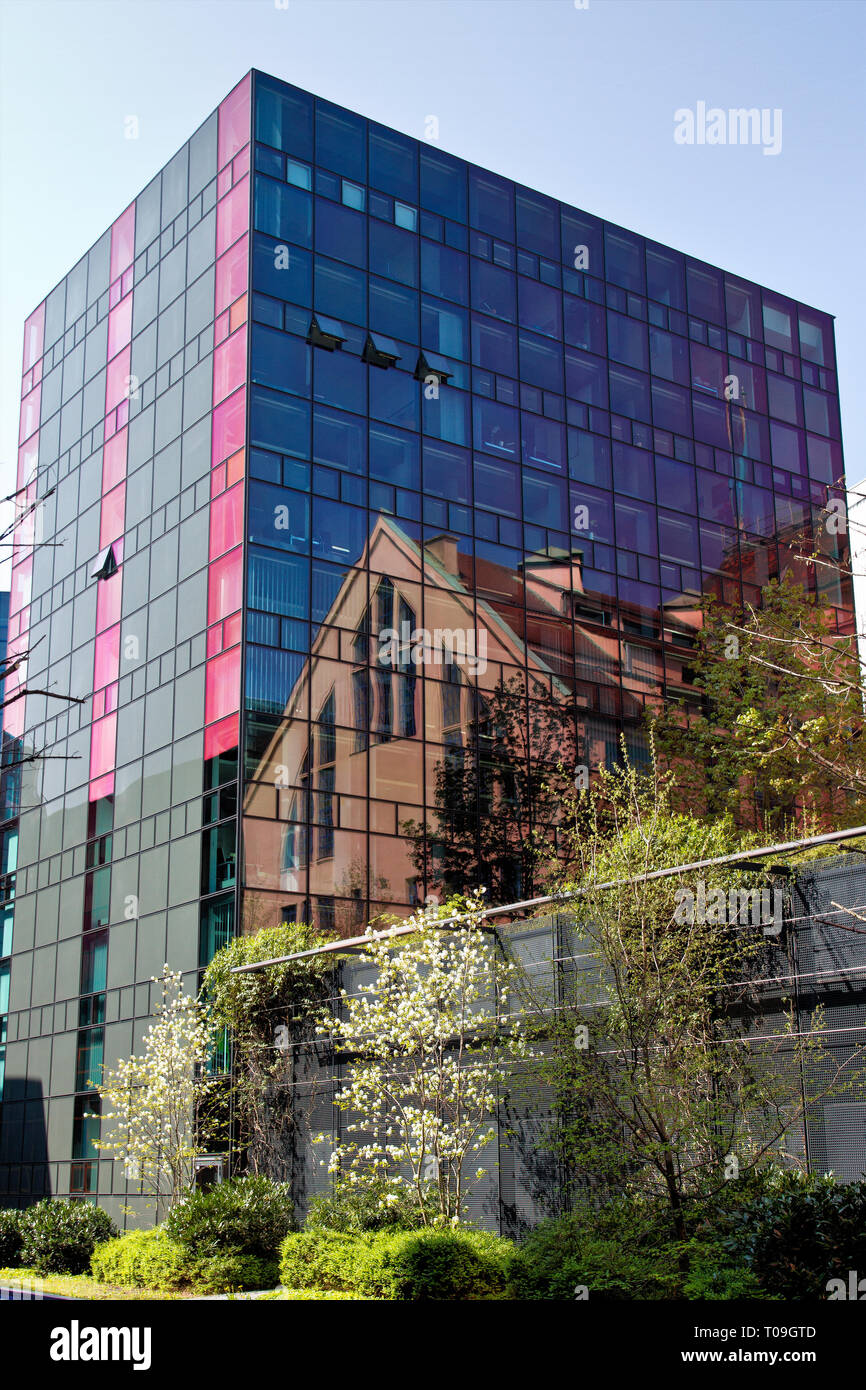 Modern office building in Munich in Germany Stock Photo - Alamy