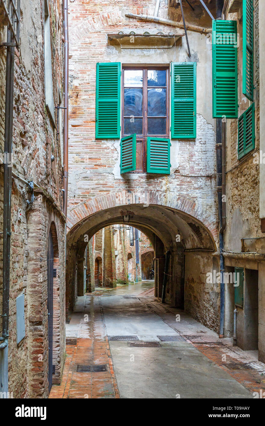 Italian back street in a city with a vault Stock Photo - Alamy