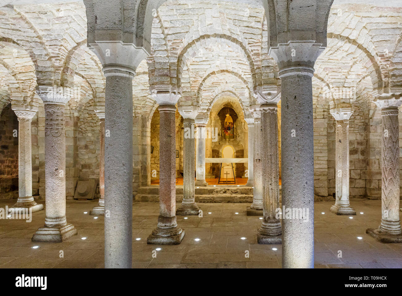 Underground crypt hi-res stock photography and images - Alamy