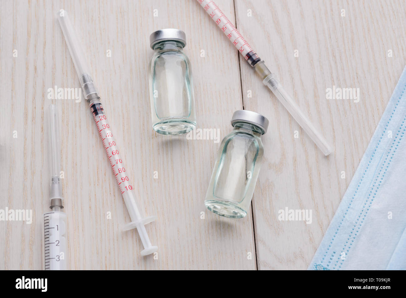 Syringes and vials of medication Stock Photo - Alamy