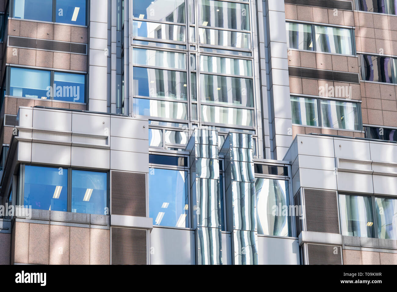 Architecture office buildings exterior hi-res stock photography and ...