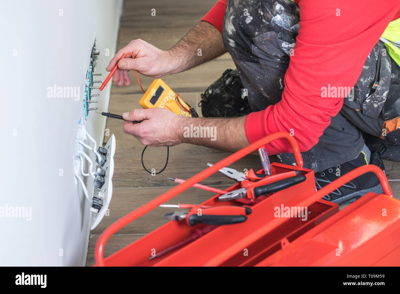 Hand of an electrician, electrician at work Stock Photo - Alamy