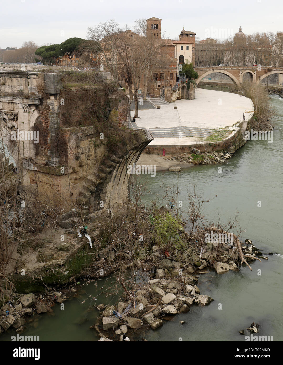 Ponte rotto broken bridge rome hi-res stock photography and images - Alamy