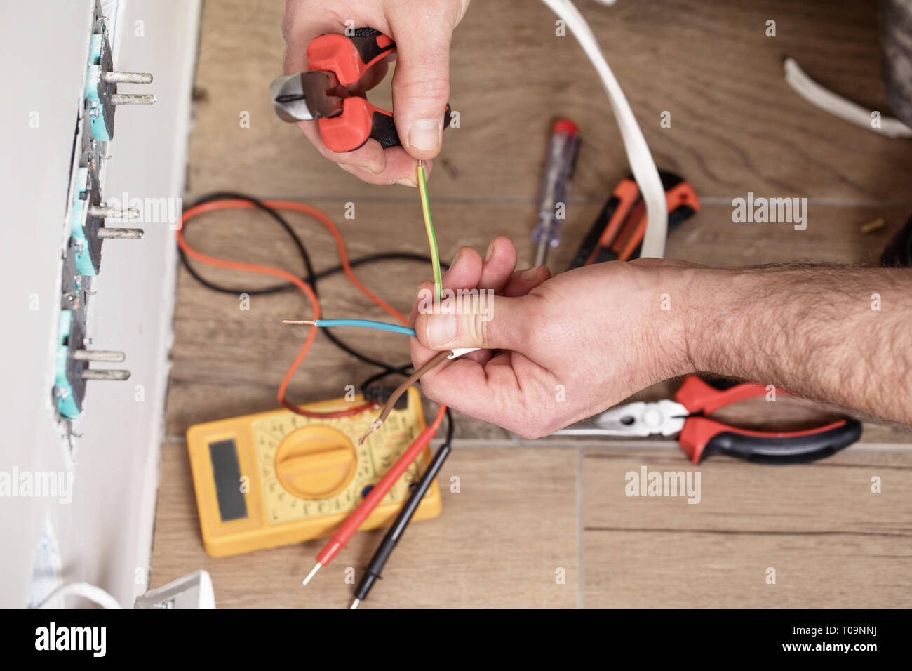 Hand of an electrician, electrician at work Stock Photo - Alamy