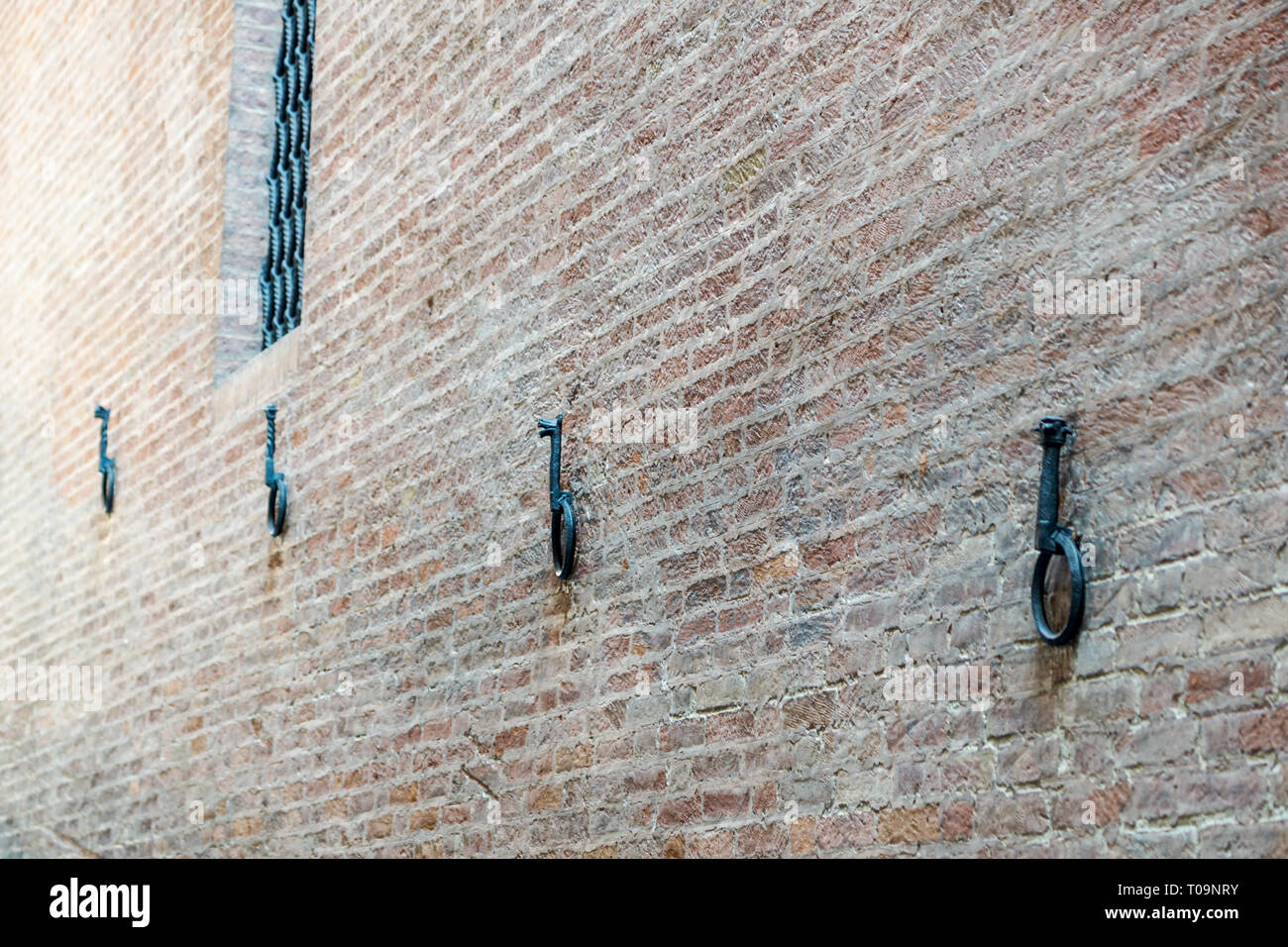 Ring on the wall hi-res stock photography and images - Alamy