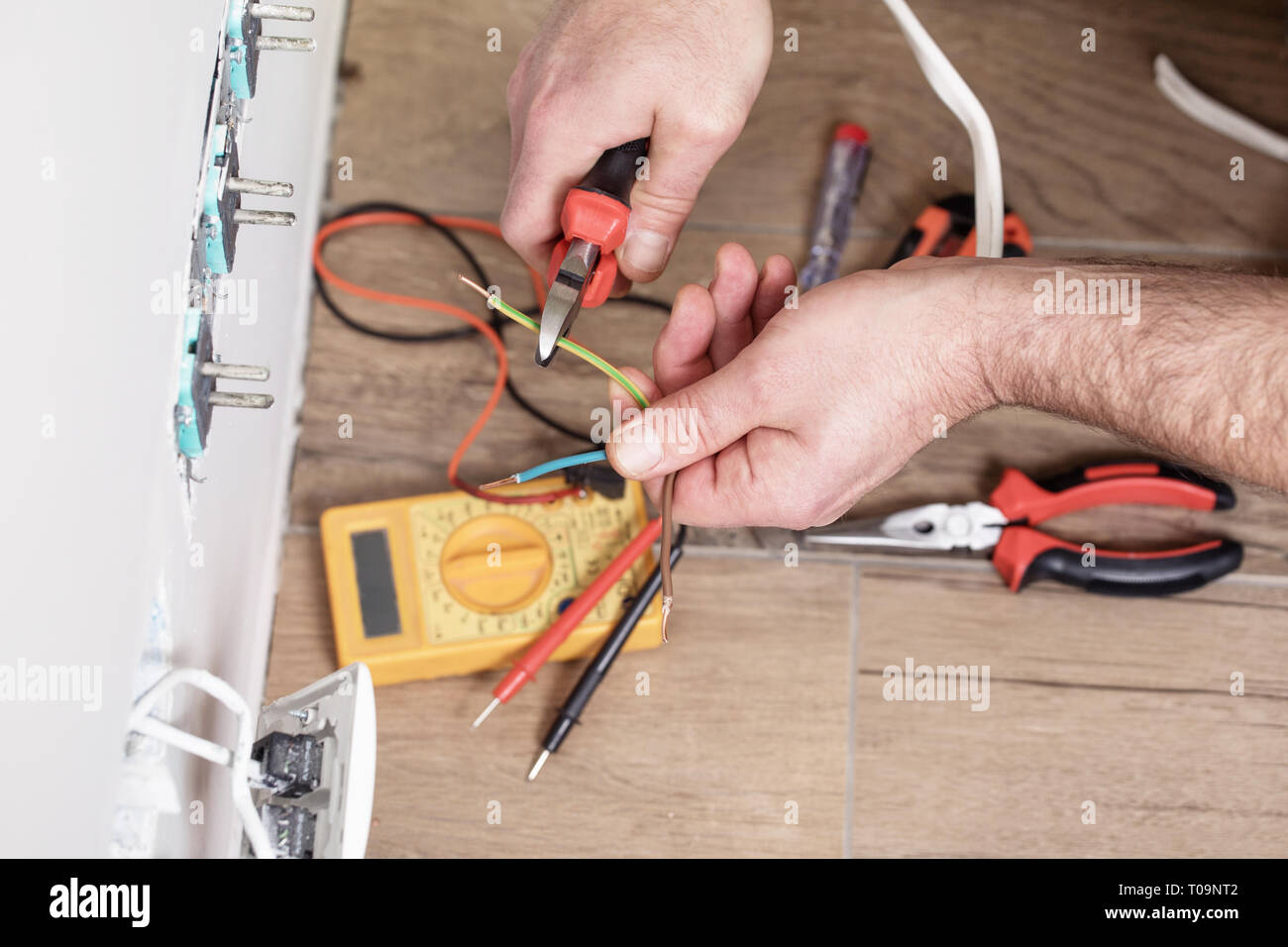 Hand of an electrician, electrician at work Stock Photo - Alamy
