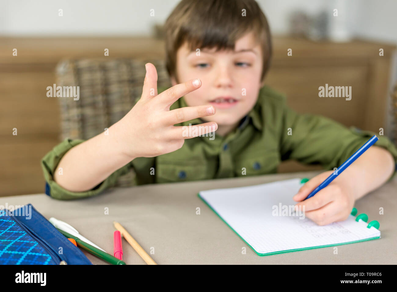 Child counting fingers hi-res stock photography and images - Alamy