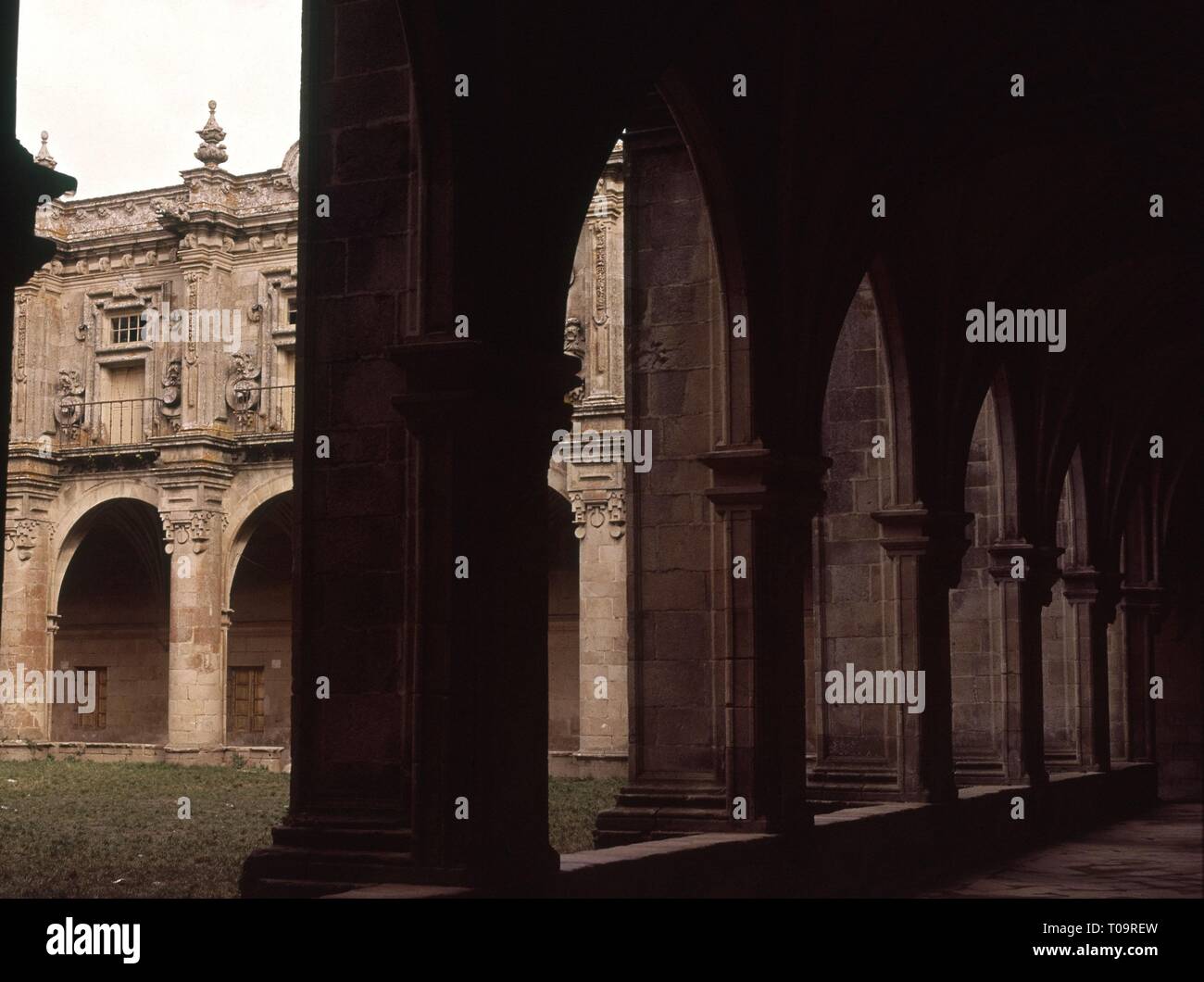 CLAUSTRO. Location: MONASTERIO DE SAN SALVADOR / AYUNTAMIENTO. CELANOVA ...