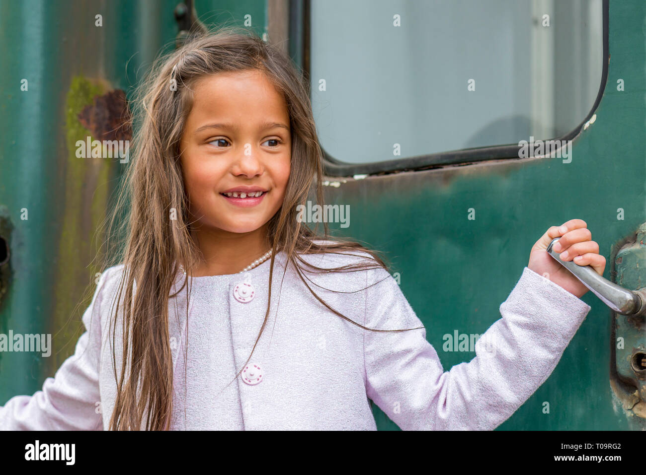 Smiling thai hi-res stock photography and images - Alamy