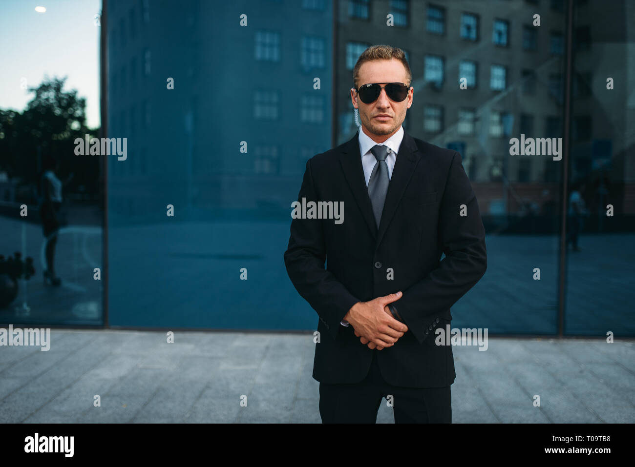 Security earpiece hi-res stock photography and images - Alamy