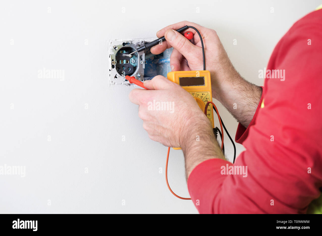 Hand of an electrician, electrician at work Stock Photo - Alamy