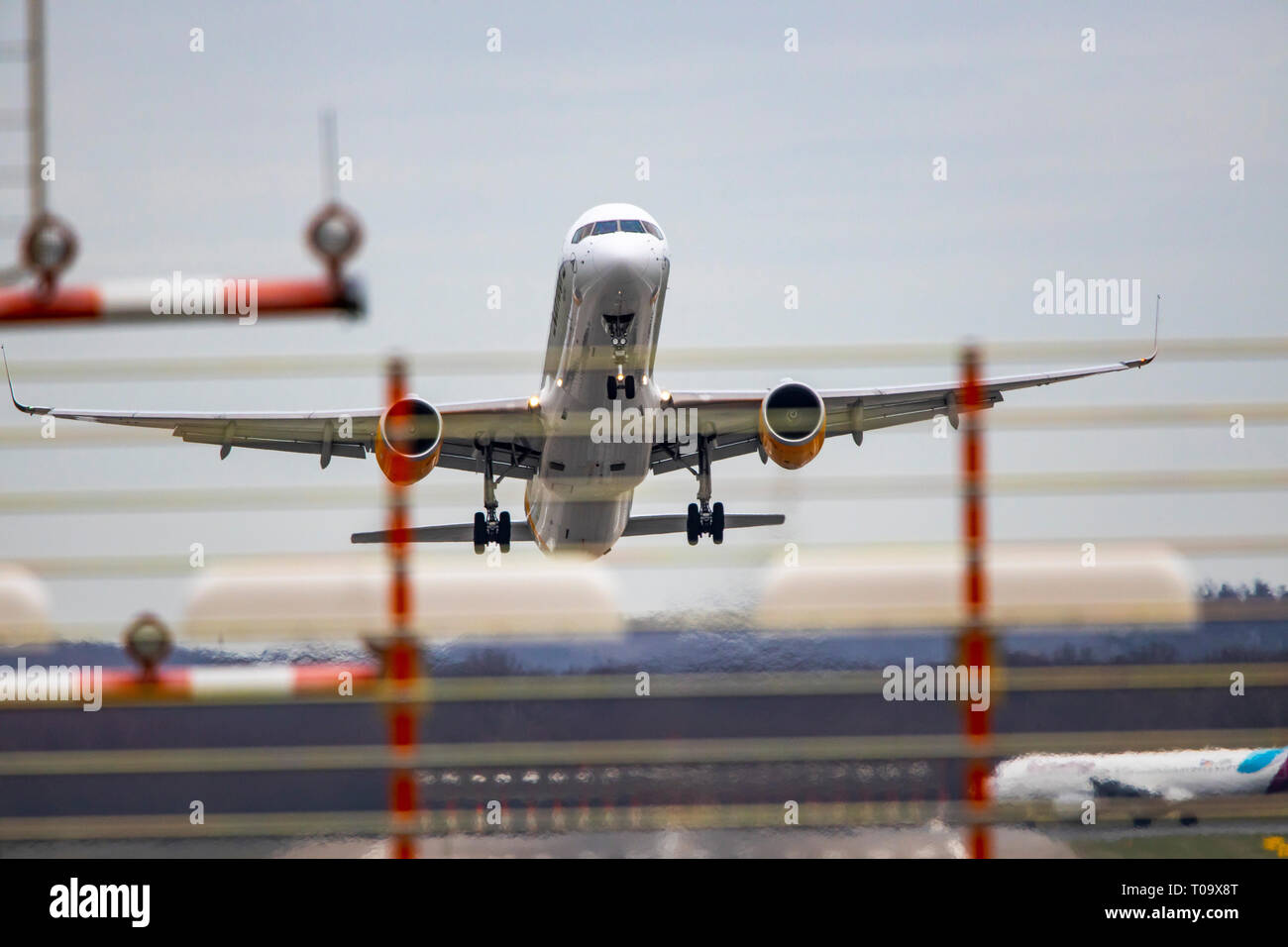 Airplane start condor hi-res stock photography and images - Alamy
