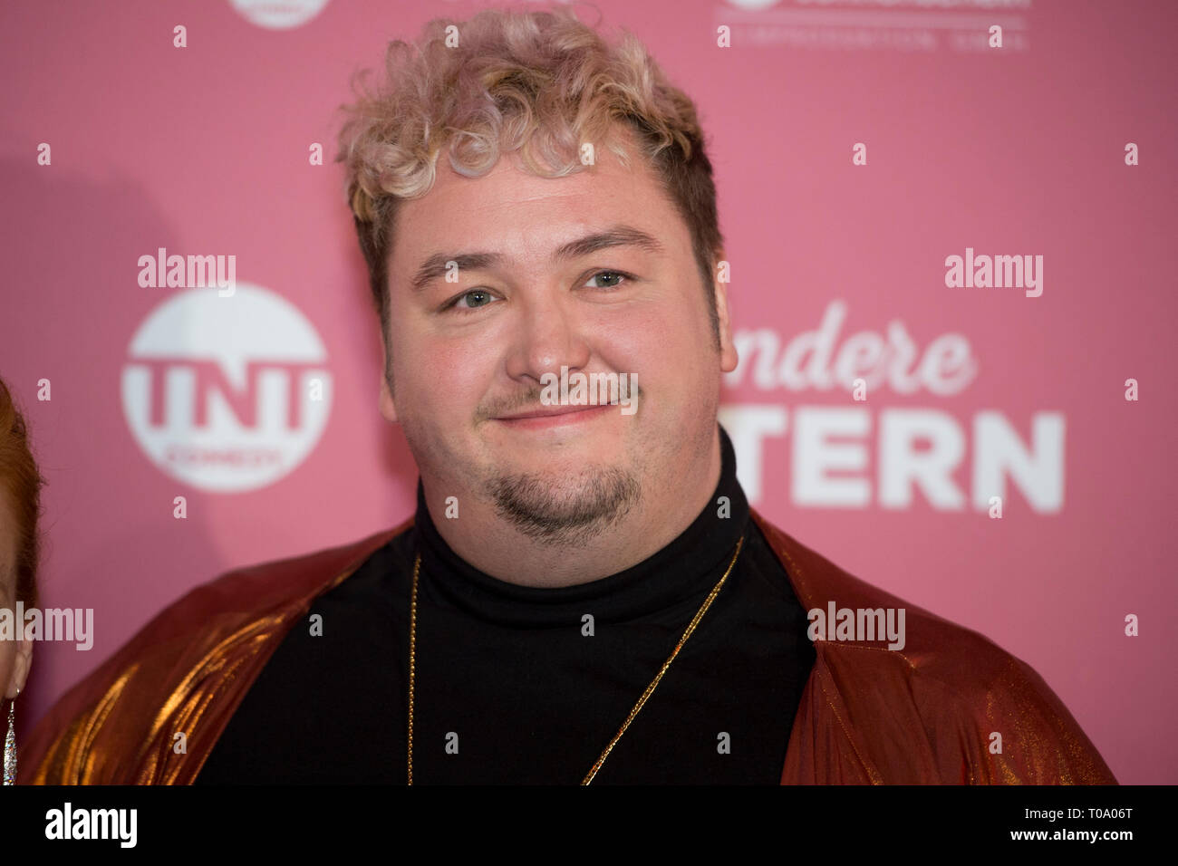 Daniel ZILLMANN, actor, portrait, portrÃ t, portrait, cropped single image, single motive, red ...