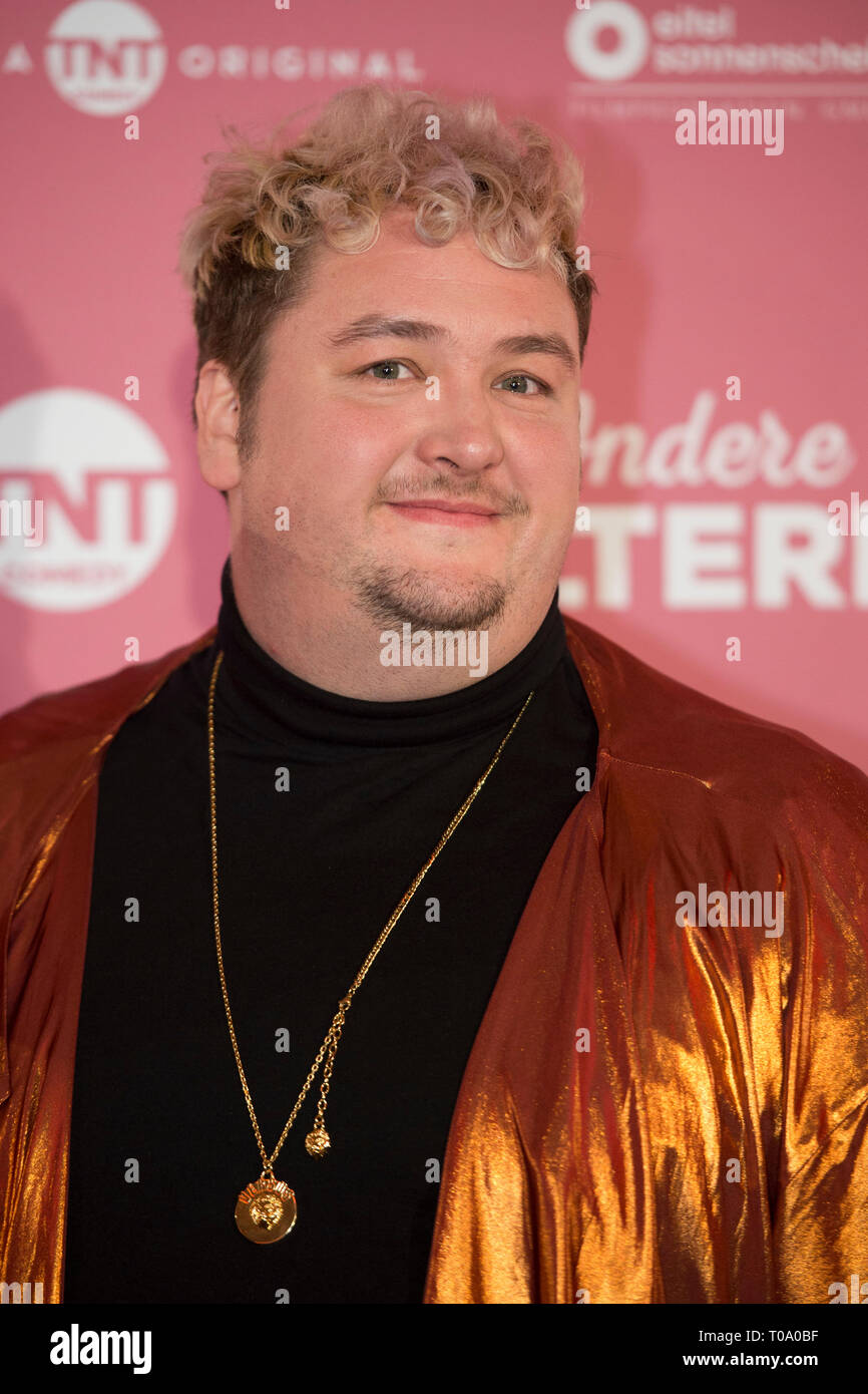 Daniel ZILLMANN, actor, portrait, portrÃ t, portrait, cropped single image, single motive, red ...