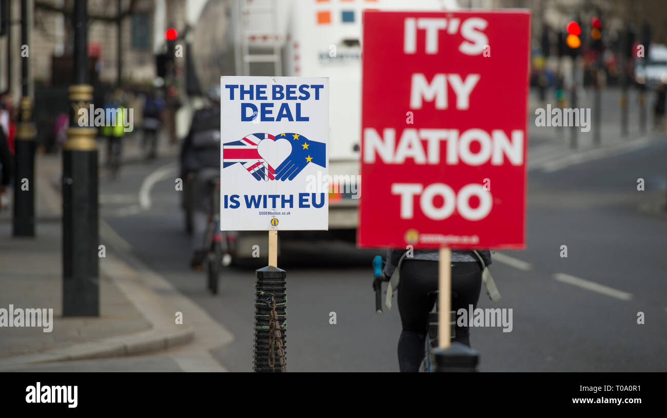 Pro remain posters and placards hi-res stock photography and images - Alamy