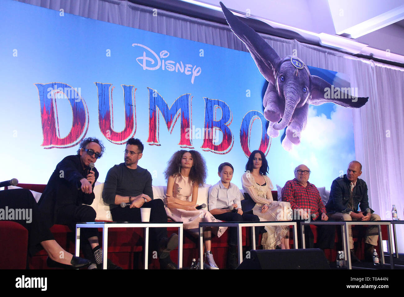 Tim Burton, Colin Farrell, Nico Parker, Finley Hobbins, Eva Green ...