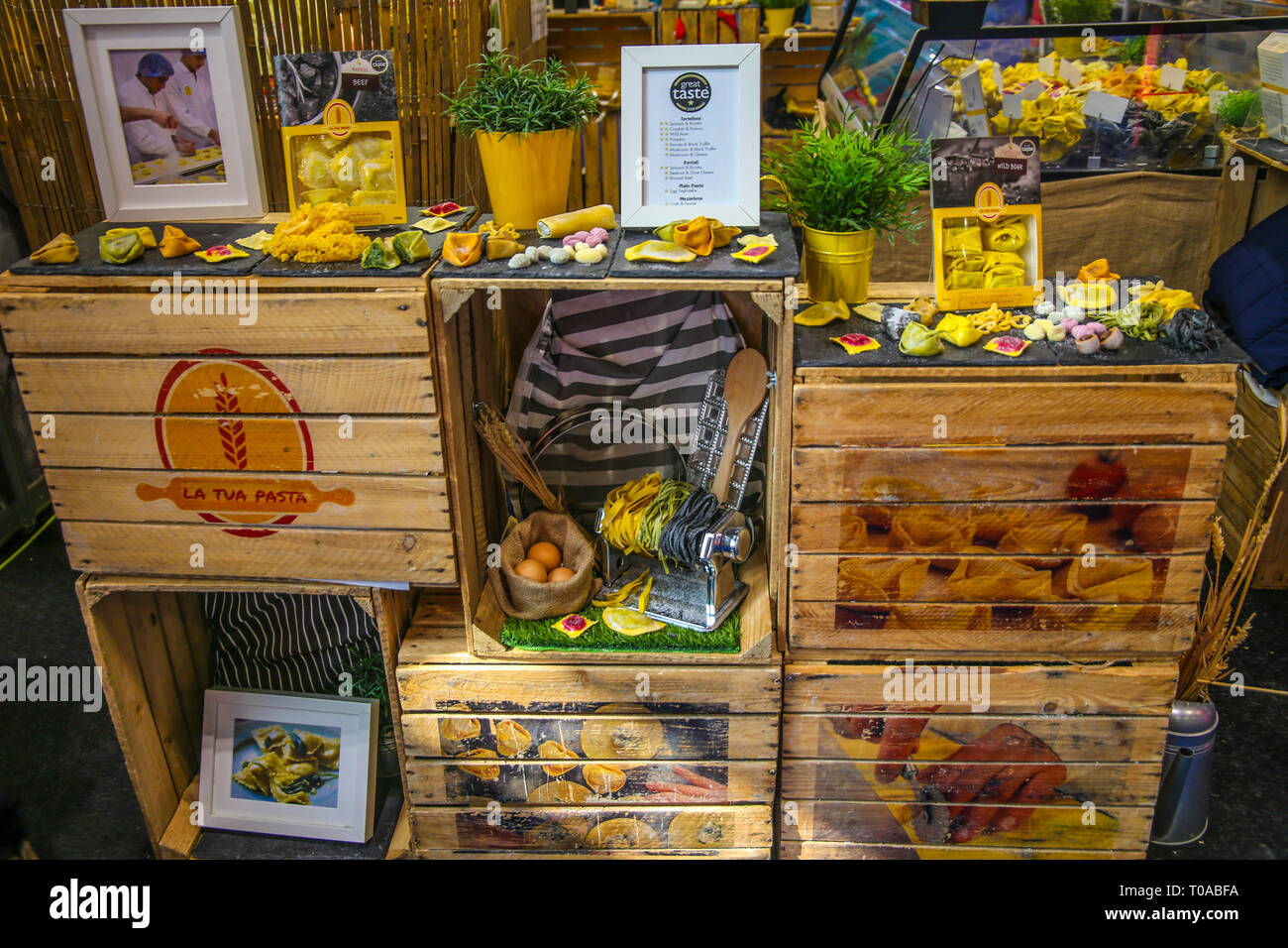 Boxes of crisps hi-res stock photography and images - Alamy