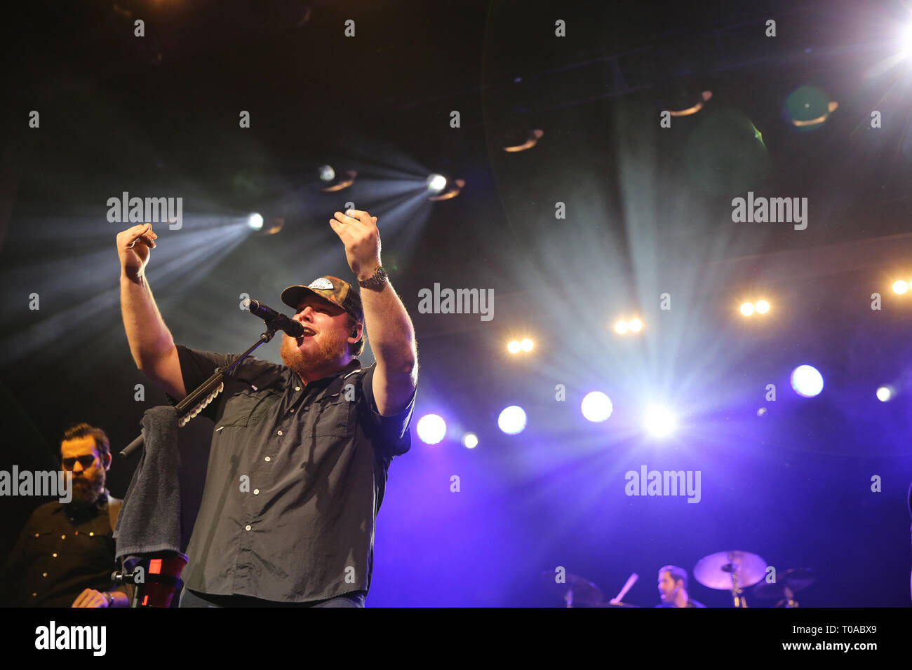 Luke combs hi-res stock photography and images - Alamy