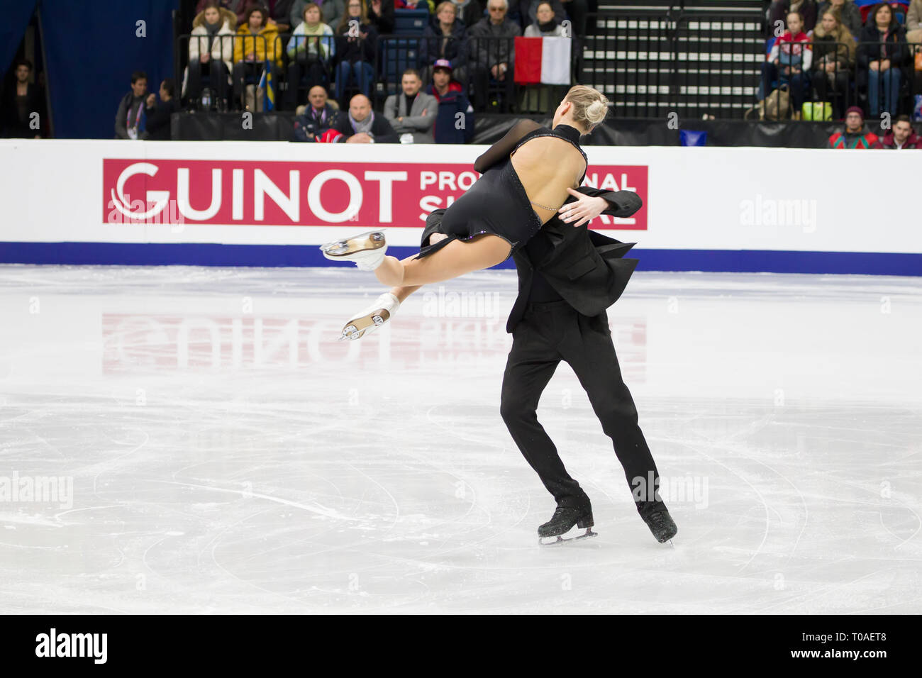 Figure skaters hi-res stock photography and images - Alamy