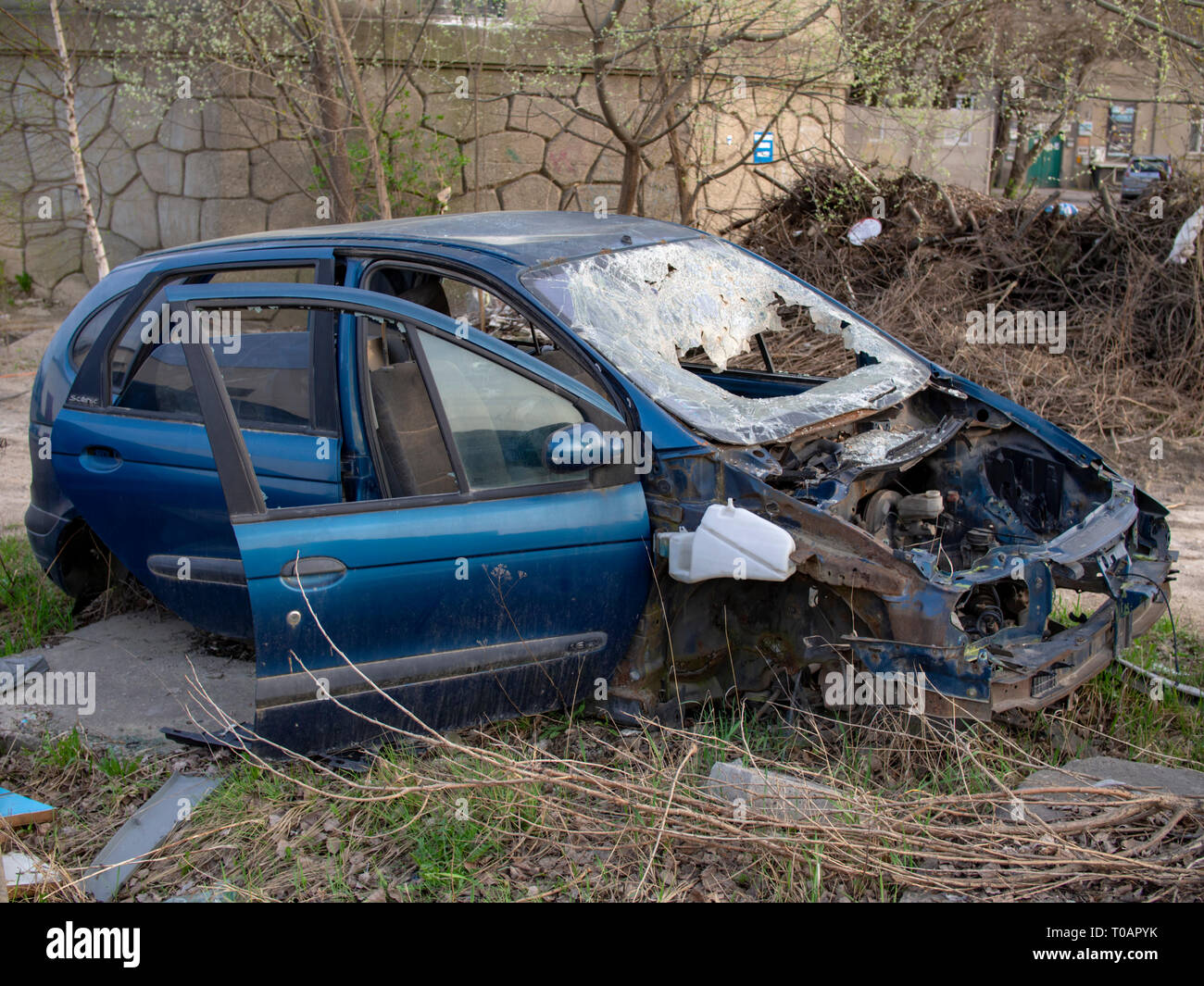 Car wreck crashed accident hi-res stock photography and images - Alamy