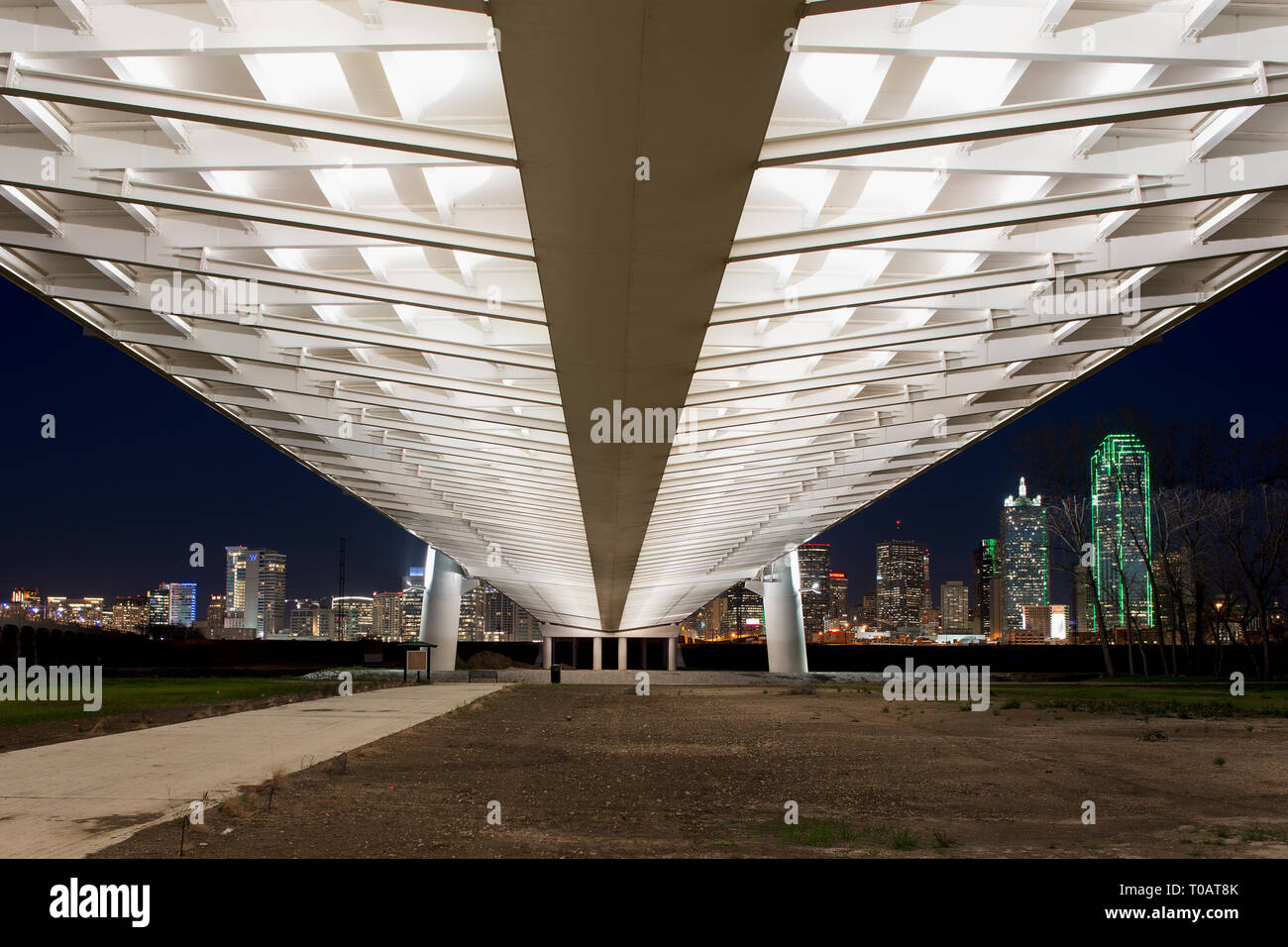 Under the Bridge Dallas Texas Stock Photo - Alamy