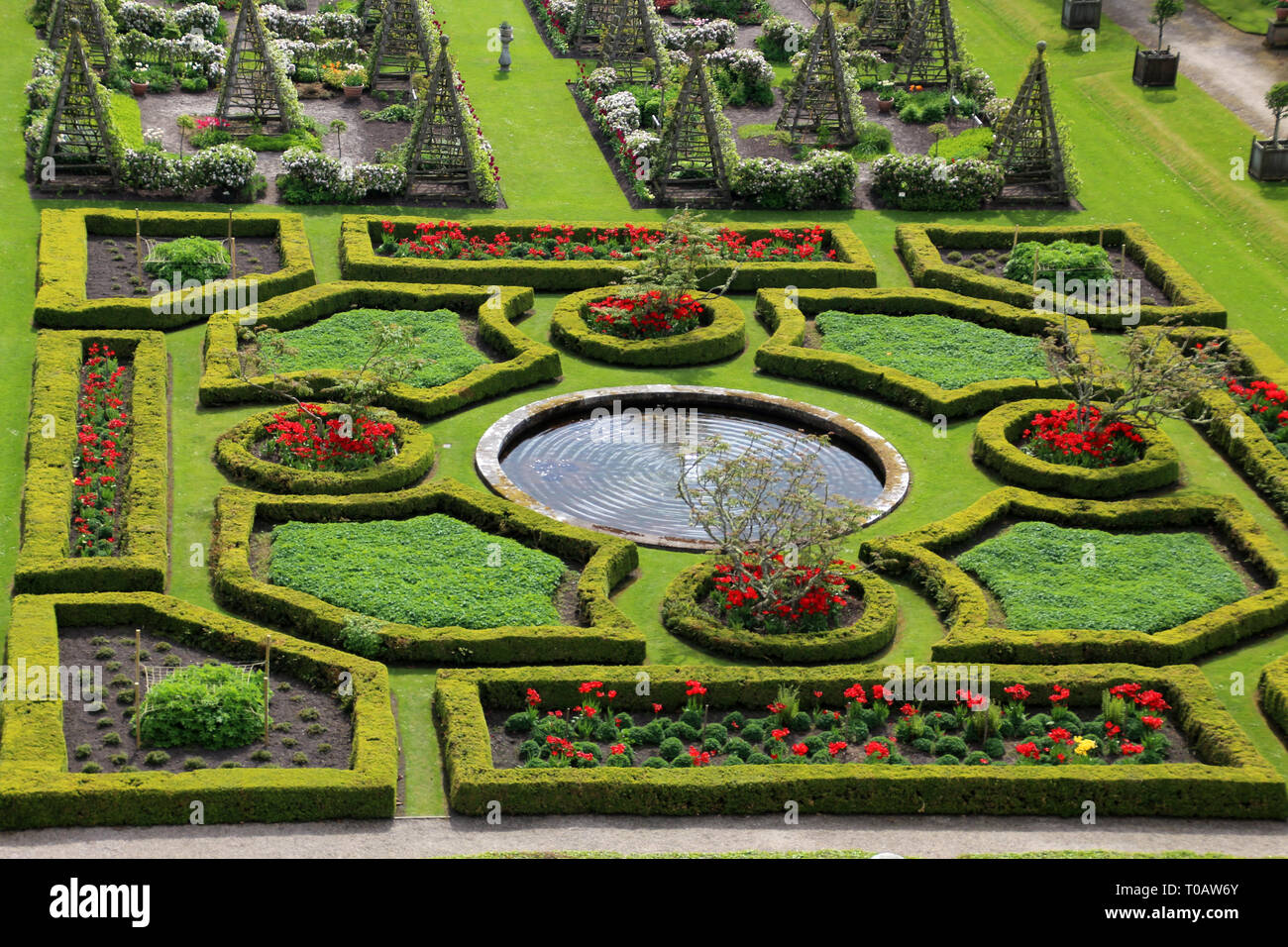 Garden Dunrobin Castle-Scotland Stock Photo - Alamy
