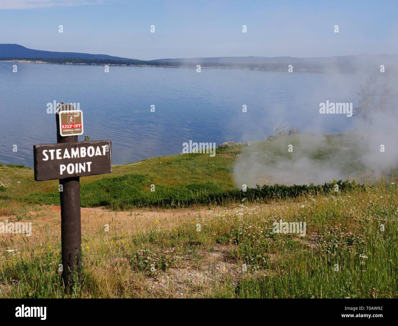 Entrance sign crater lake national hi-res stock photography and images ...