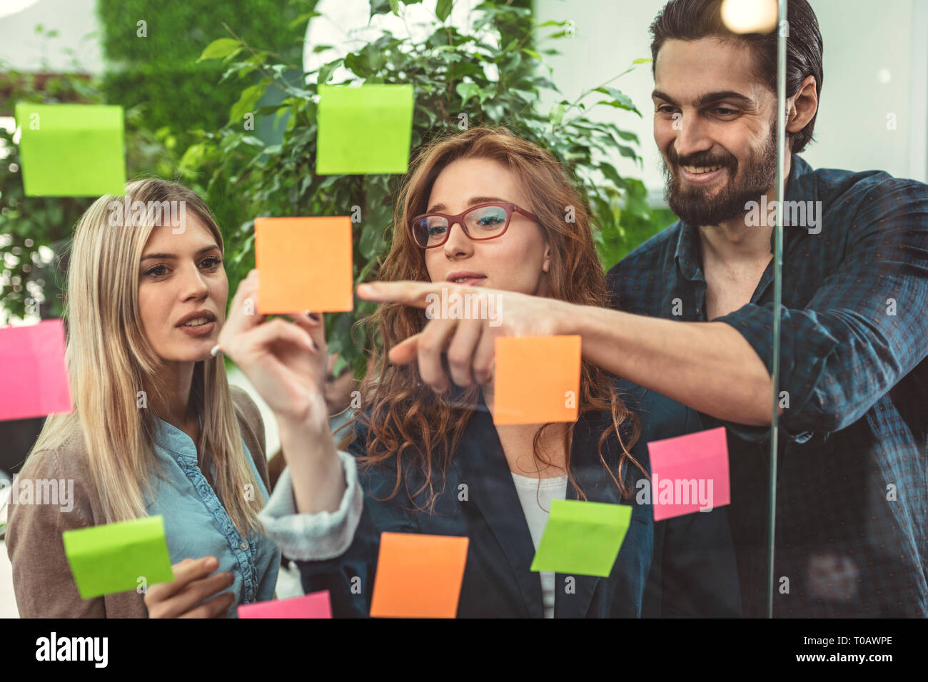 Happy post it notes hi-res stock photography and images - Alamy