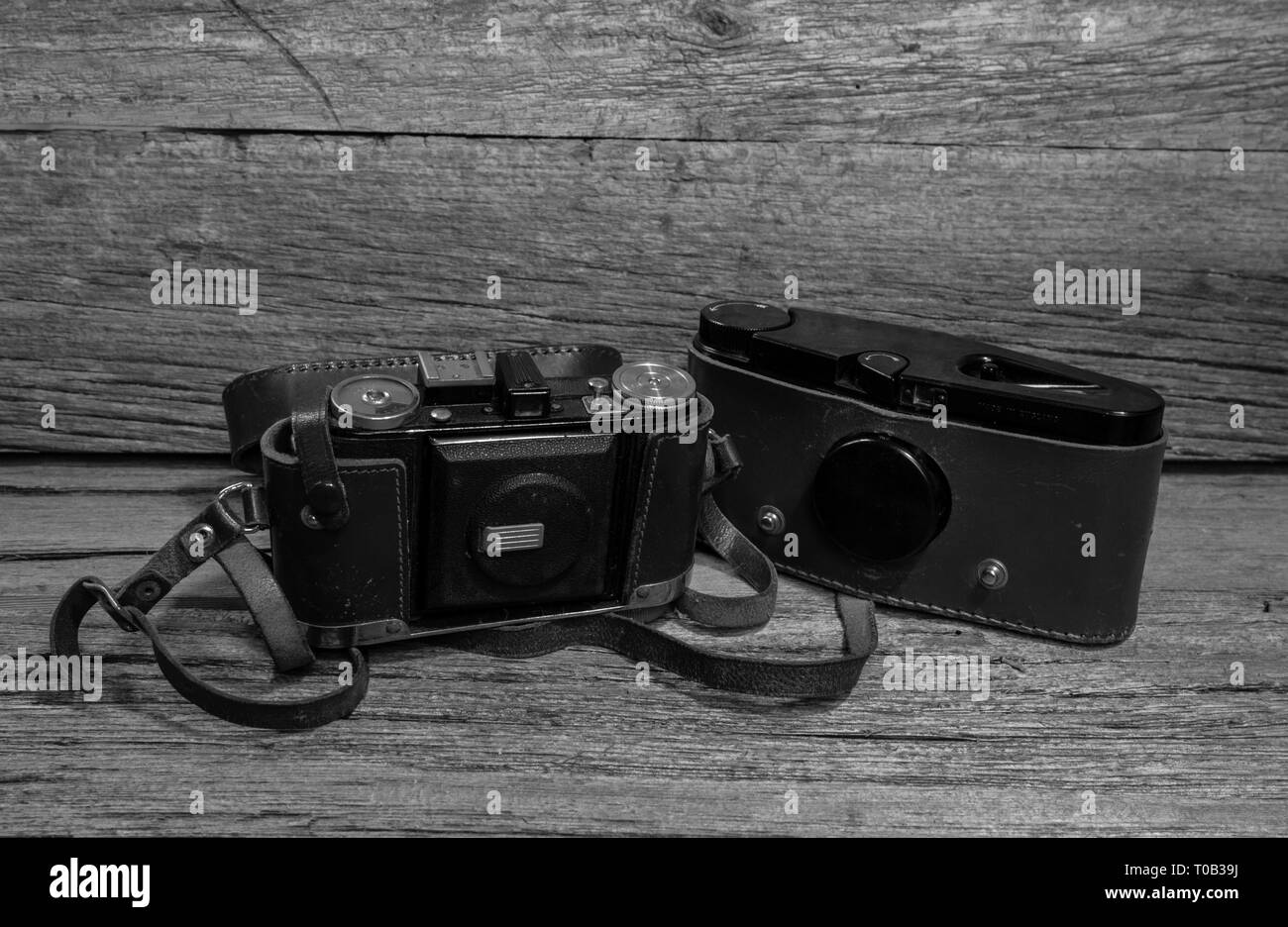 Antique camera cases hi-res stock photography and images - Alamy