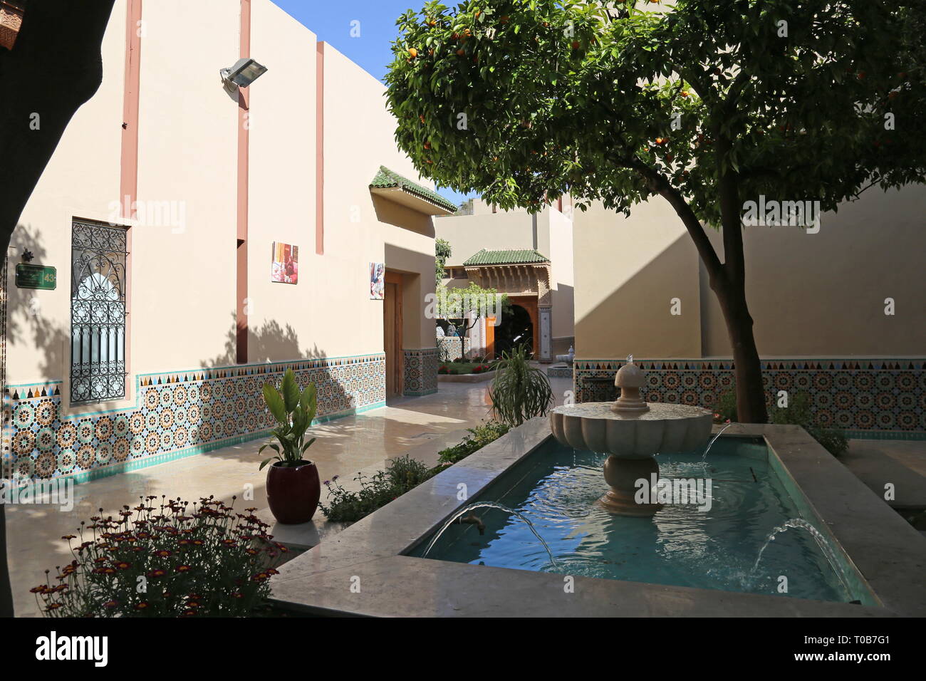 Ensemble artisanal hi-res stock photography and images - Alamy