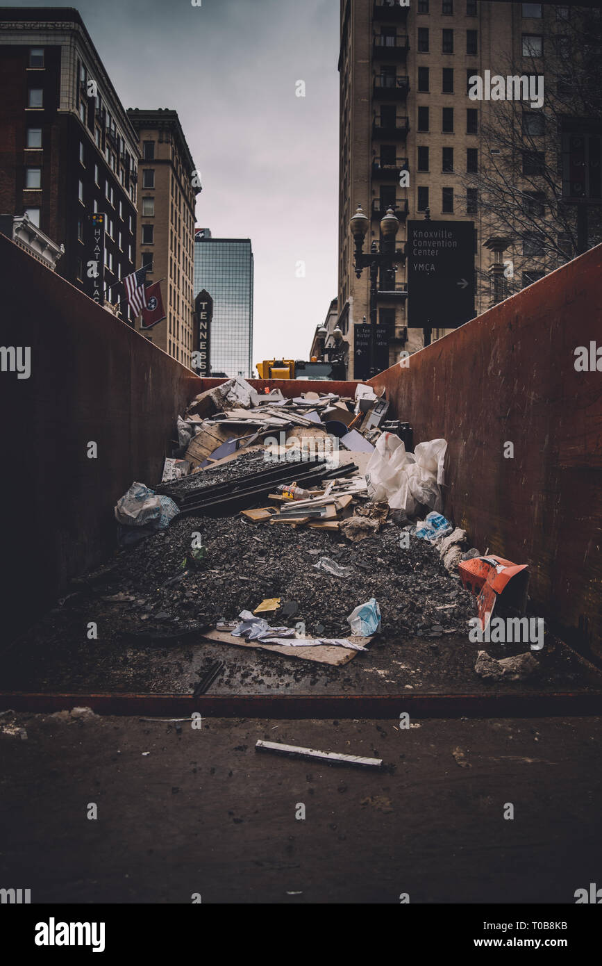 Garbage outside a garbage container hi-res stock photography and images ...