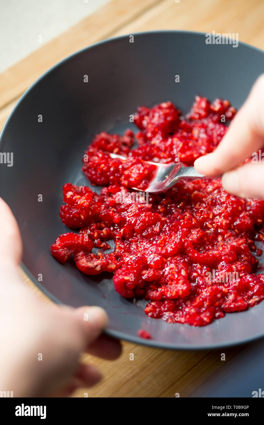 Plate smashing hi-res stock photography and images - Alamy