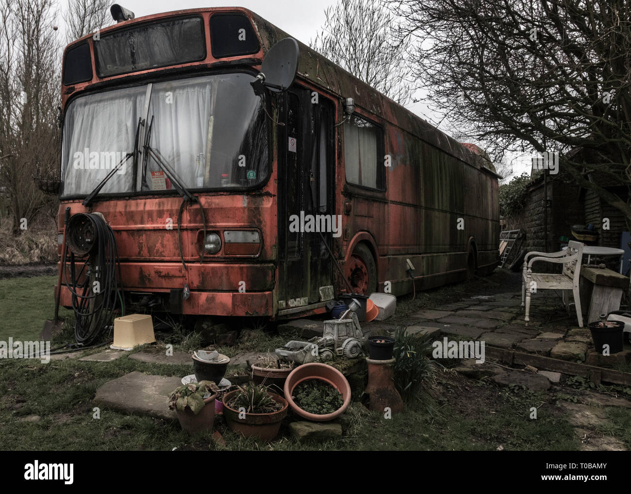 Old bus converted home hi-res stock photography and images - Alamy