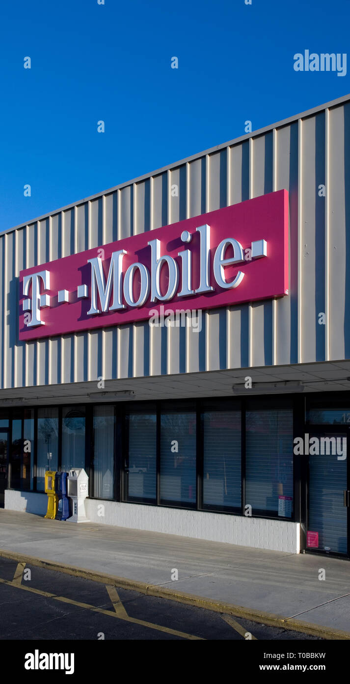 Tmobile retail store hi-res stock photography and images - Alamy