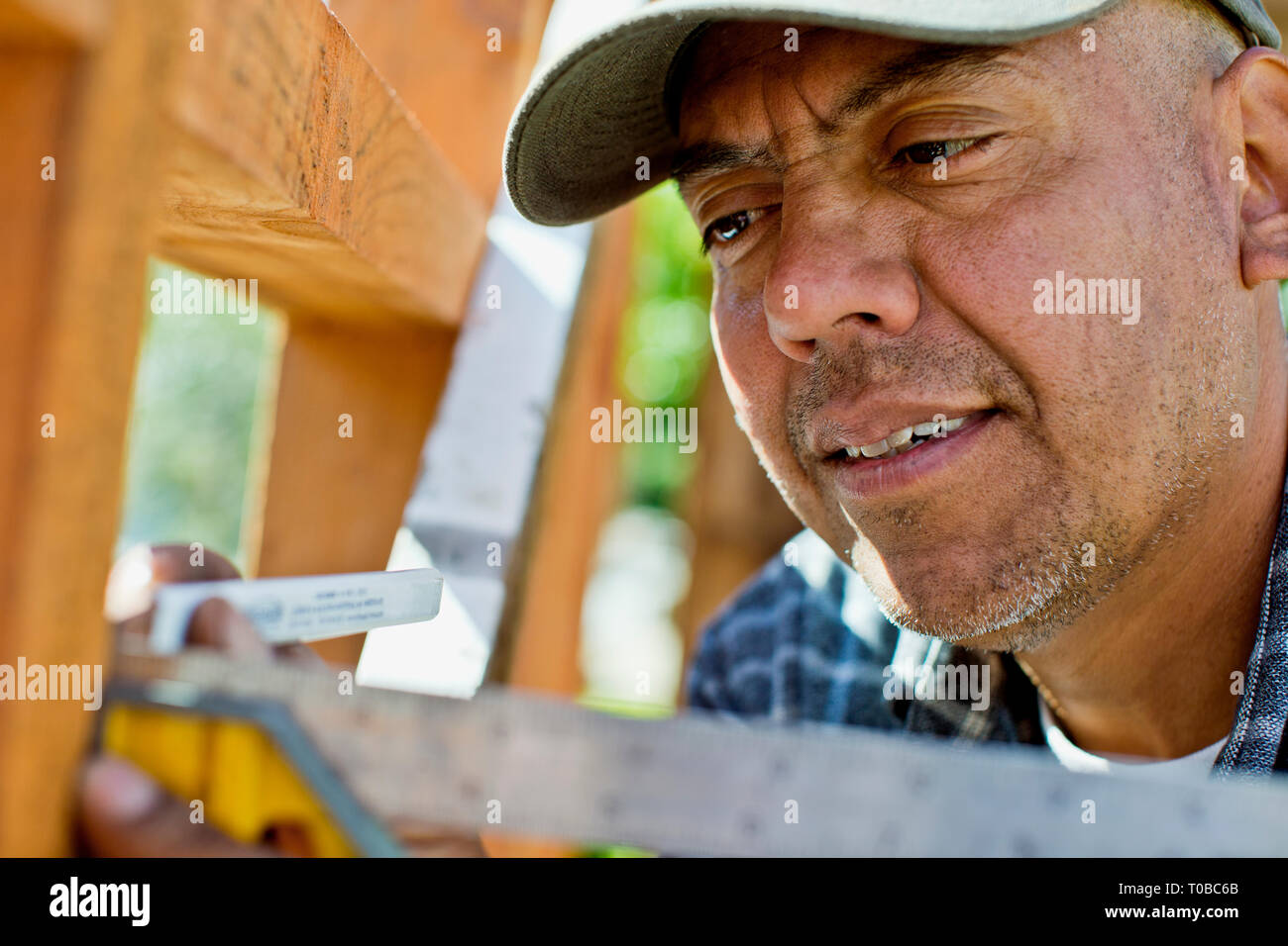 Construction worker holds wood hi-res stock photography and images - Alamy