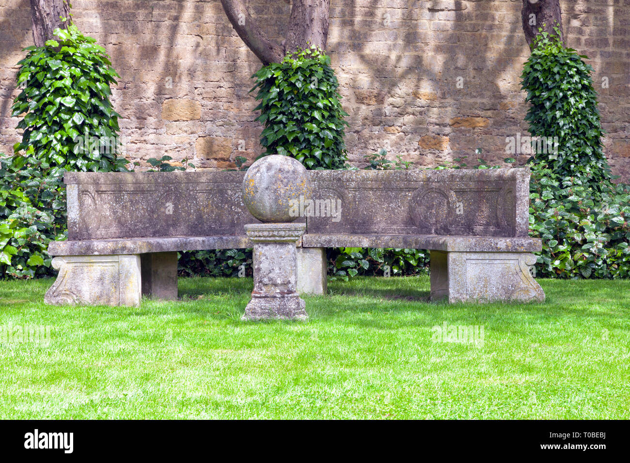 Stone garden bench hi-res stock photography and images - Alamy