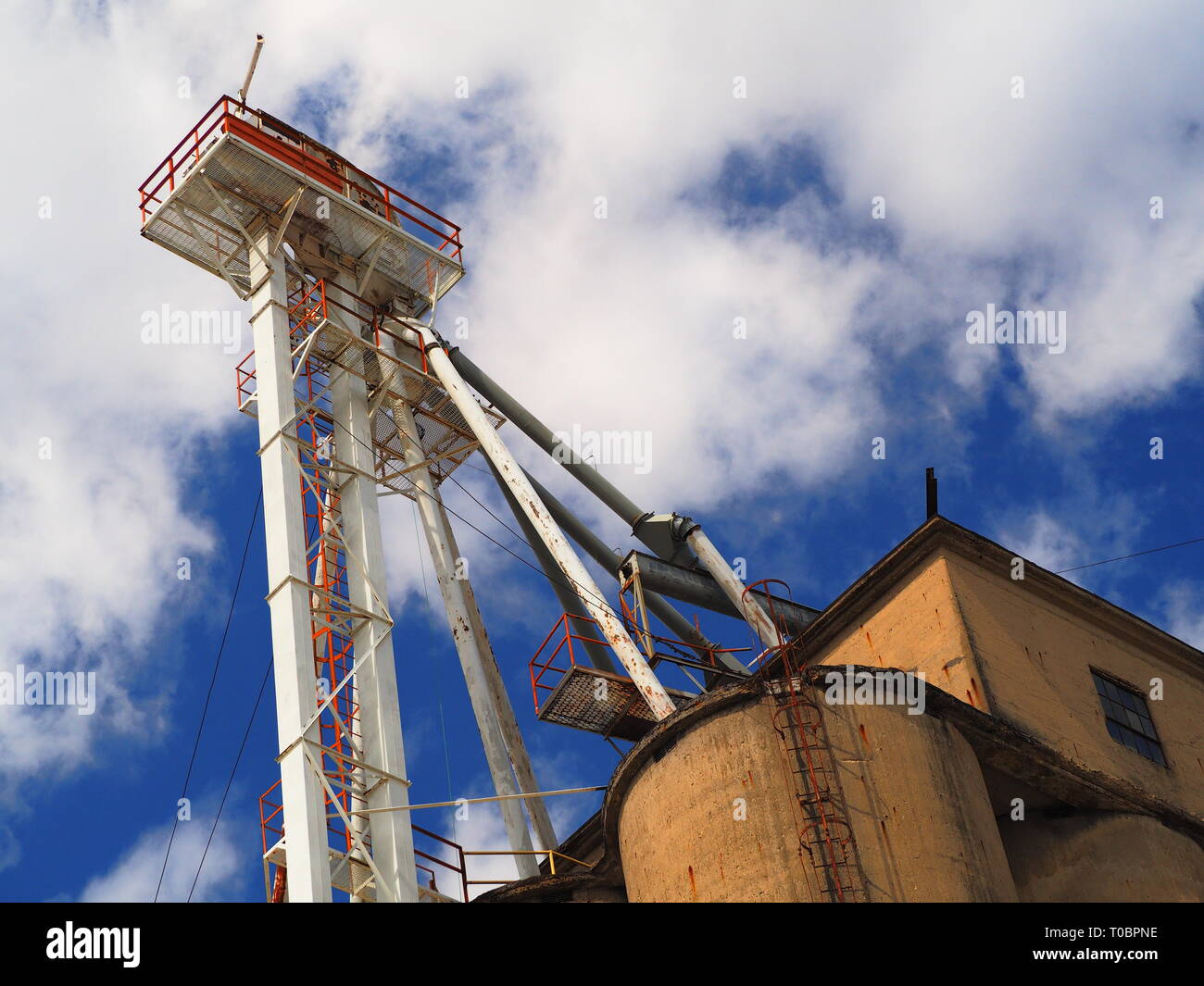 Concrete grain elevator hi-res stock photography and images - Alamy