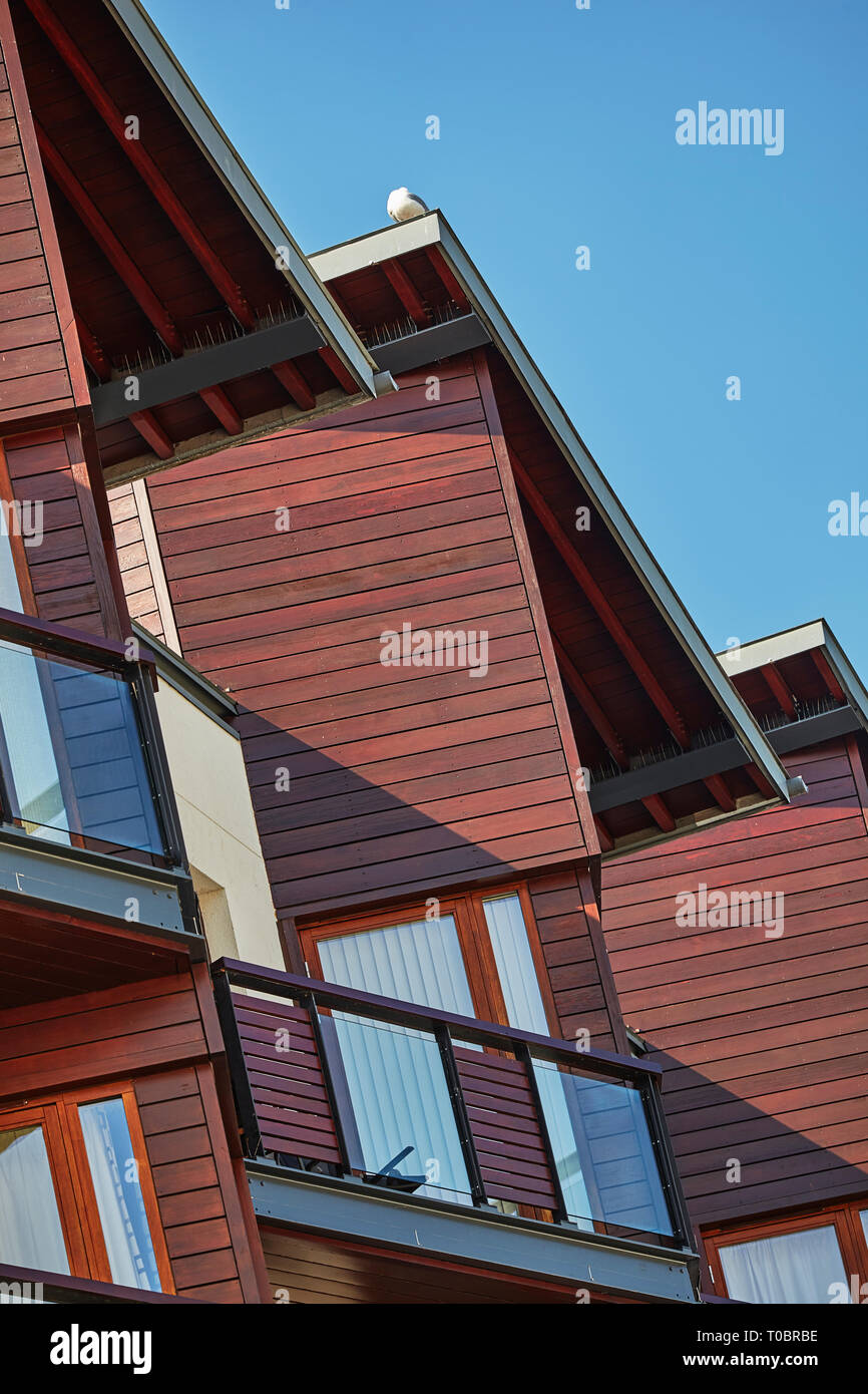 Diagonal lines in modern architecture hi-res stock photography and ...