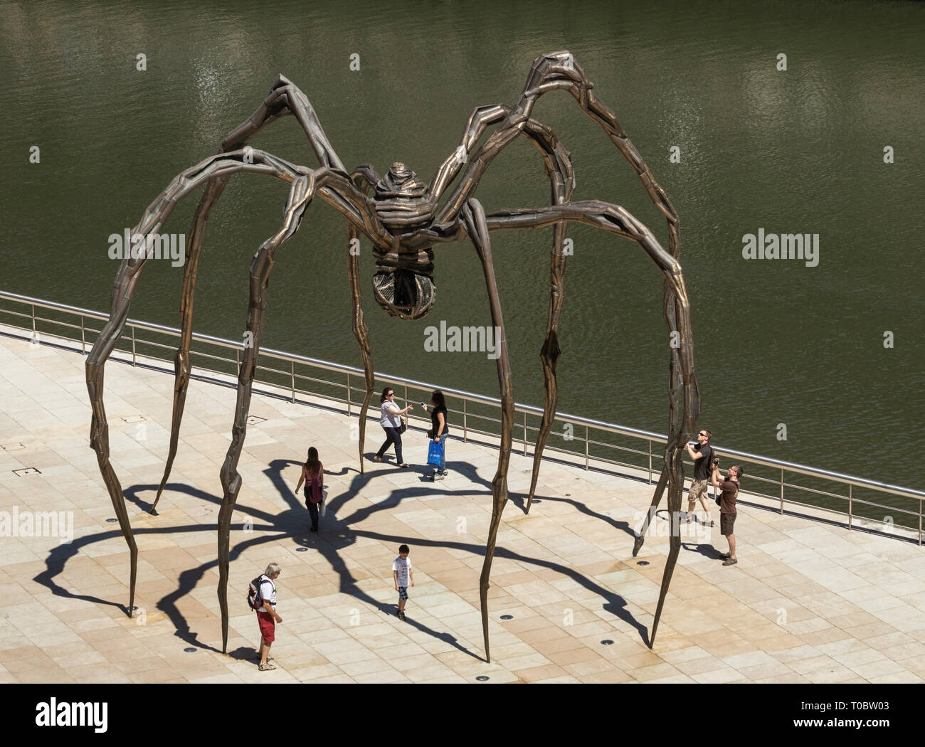 Spider sculpture 'Maman' by Louise Bourgeois outside Guggenheim museum ...