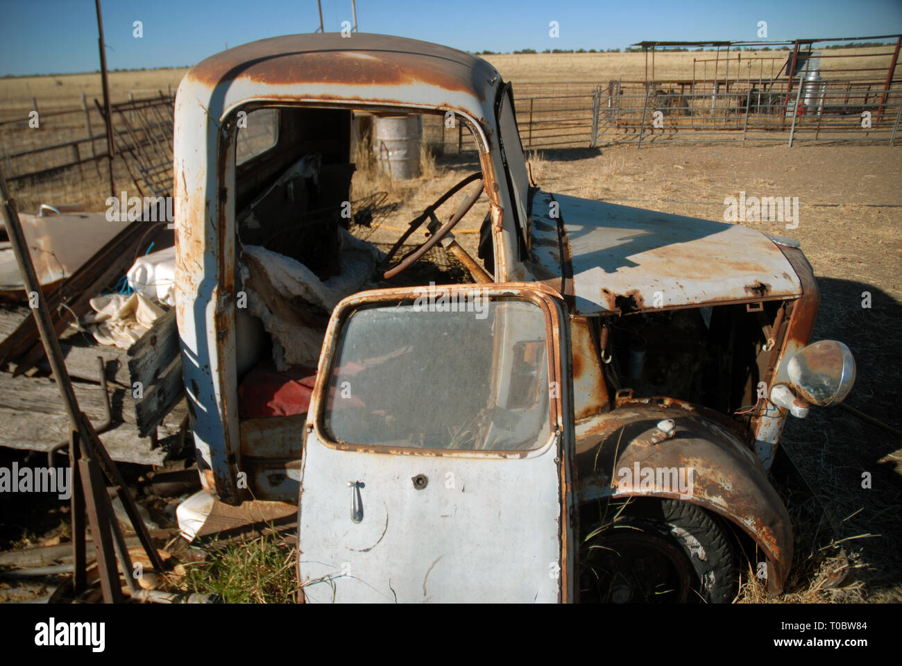 Abandoned Rusty Car, Winton, Queensland, Australia Stock Photo - Alamy