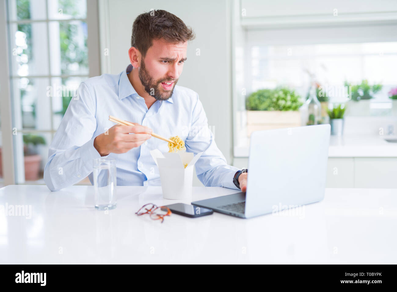 Working at coputer hi-res stock photography and images - Alamy