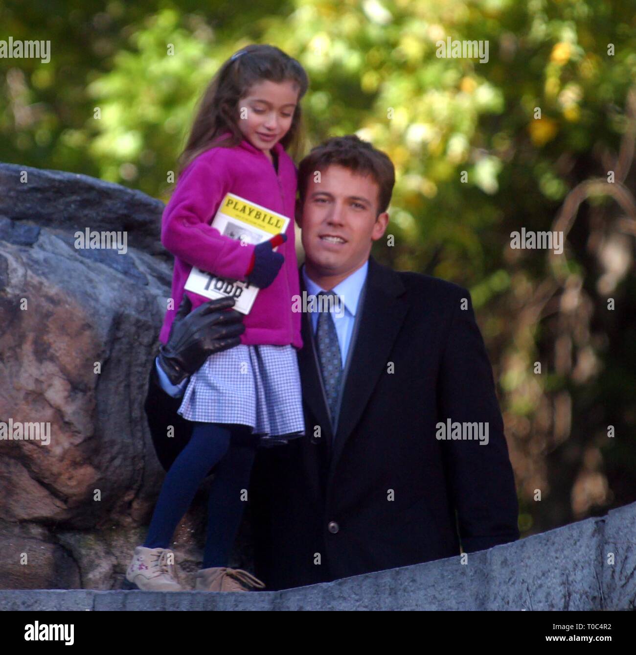 BEN AFFLECK and RAQUEL CASTRO ON SET OF "JERSEY GIRL" CENTRAL PARK, NYC ...