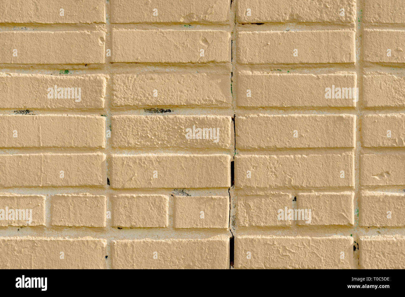 Yellow brick texture hi-res stock photography and images - Alamy