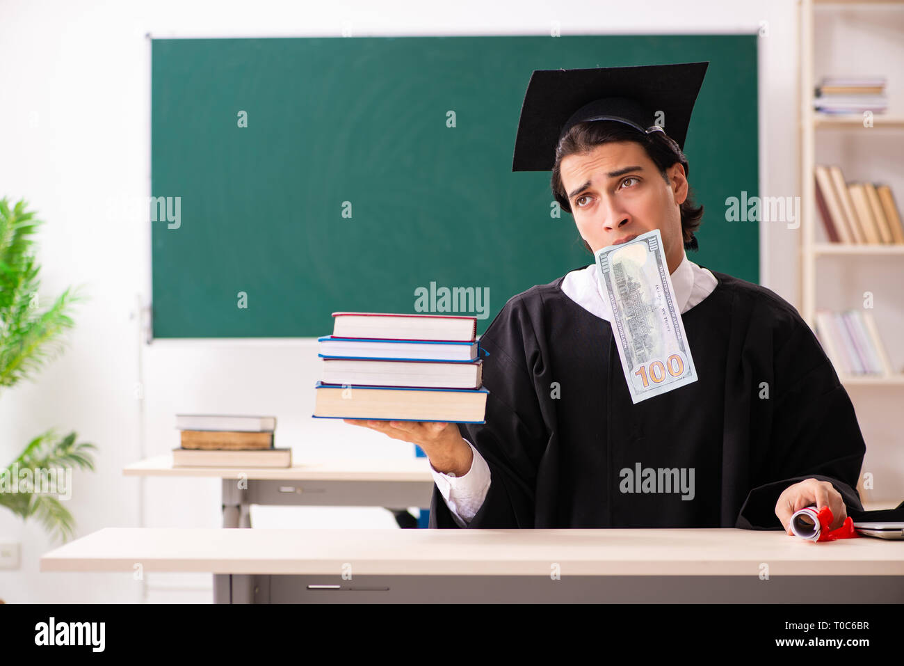 Mba graduate money hi-res stock photography and images - Alamy