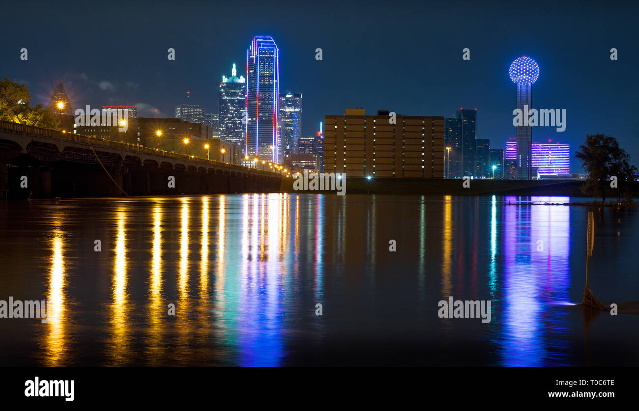 Dallas skyline hi-res stock photography and images - Alamy