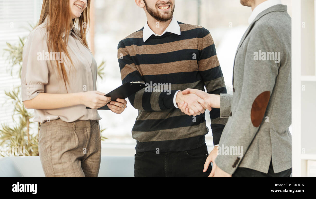 Manager shakes hands employee hi-res stock photography and images - Alamy